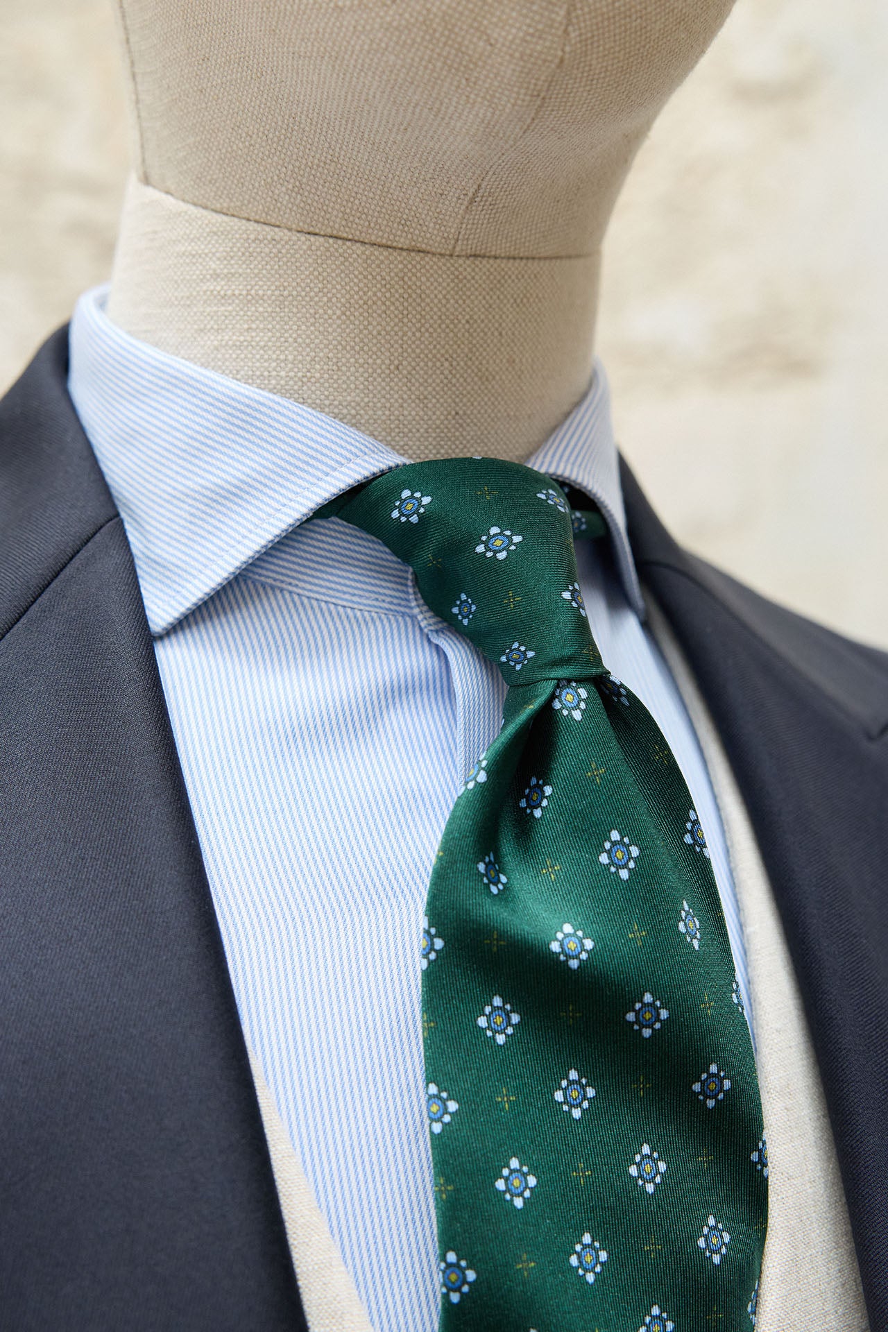 Corbata Siete Pliegues Verde Botella Geometría Celeste y Amarilla – Old ...