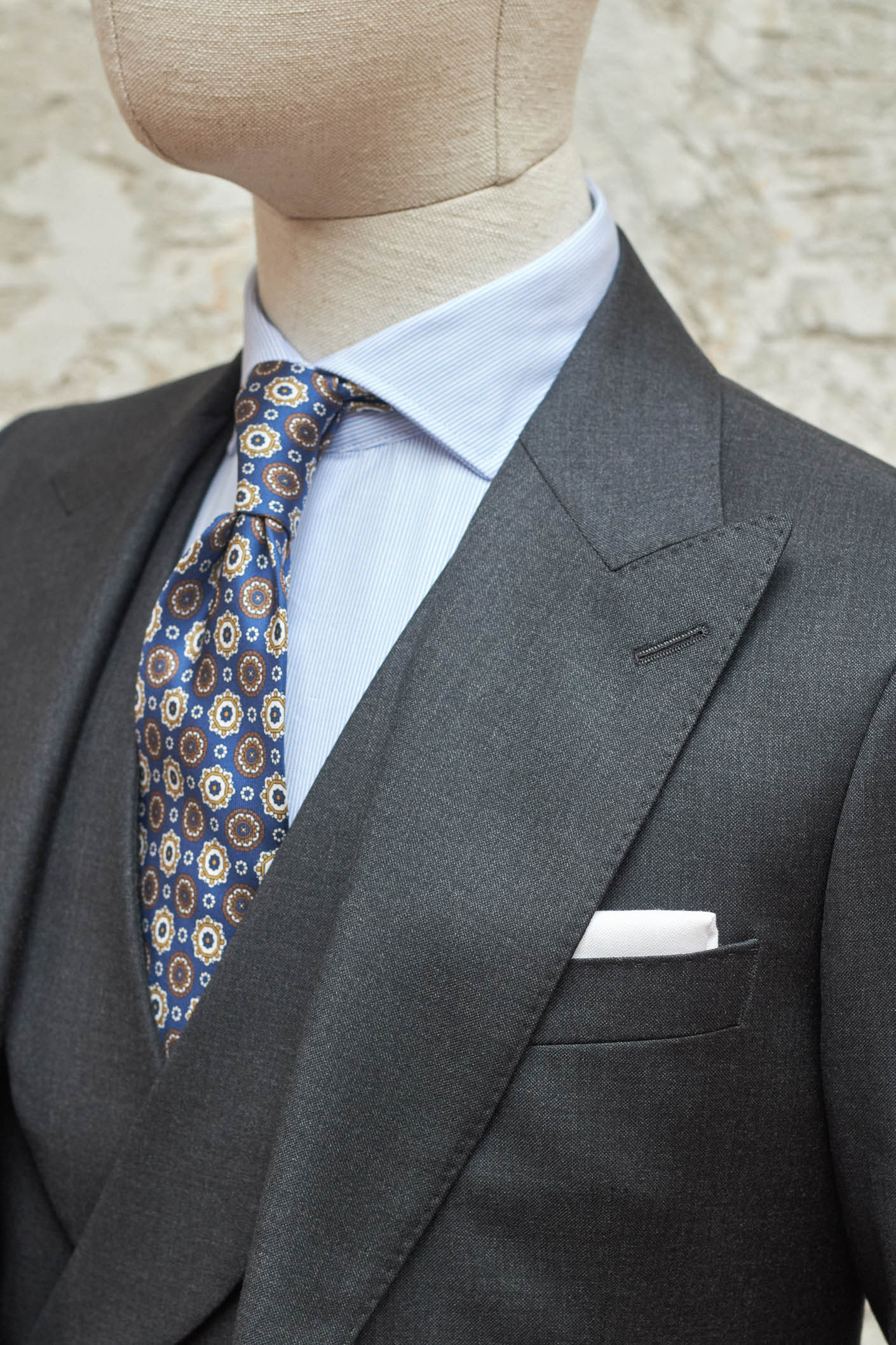Old Jeffrey | Men's Suits 2 pieces and 3 Pieces with Rounded and Spear ...